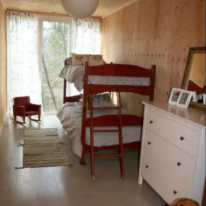 OFF-GRID SHIPPING CONTAINER COTTAGE | Container Home Hub